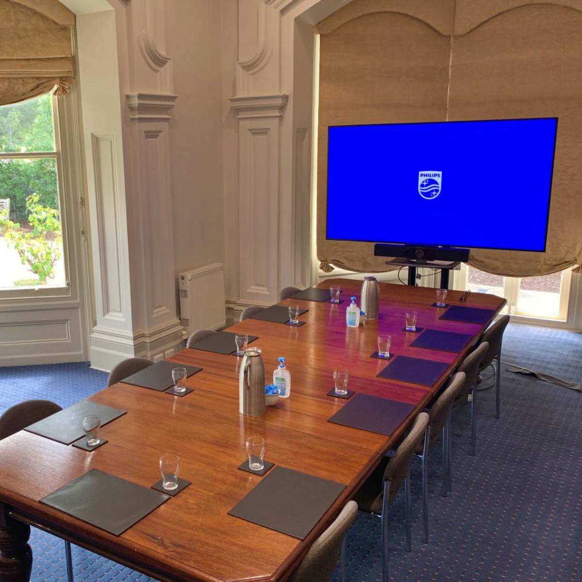 Elegant Function Room with Beautiful Windows, Melbourne | Event | Peerspace