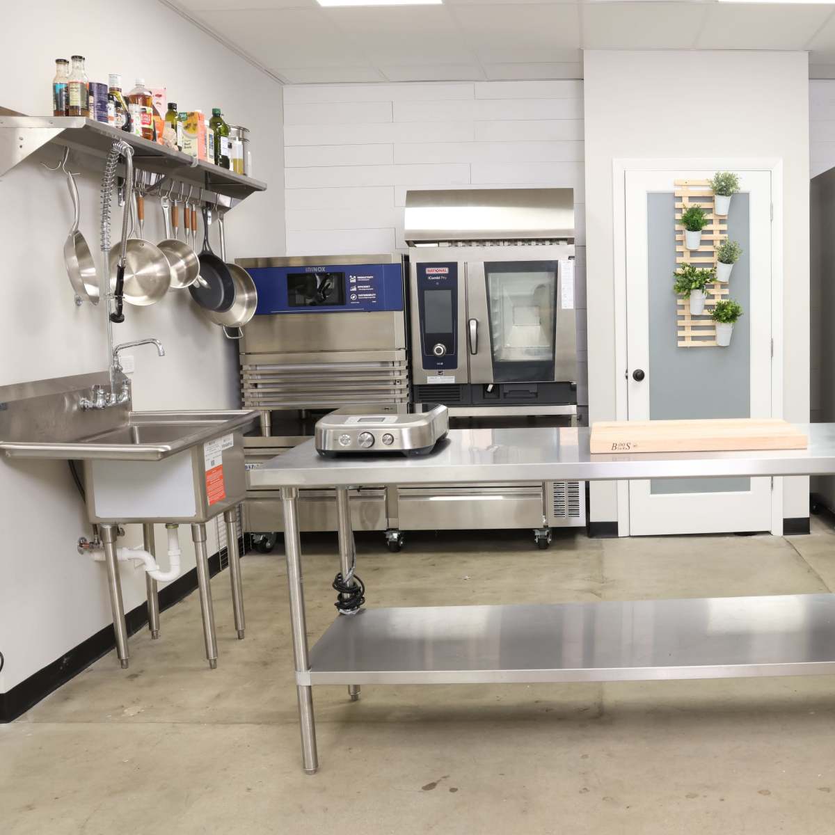 Invacus | Versatile Kitchen Studio for Video Production and Cooking ...