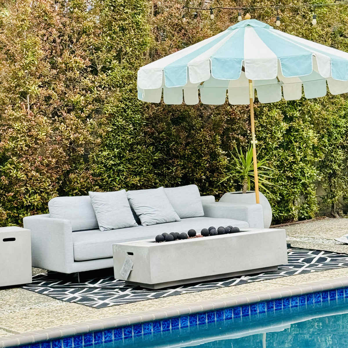 Modern Stylish Home / Covered Zen lounge / Large Pool Retro vibes ...