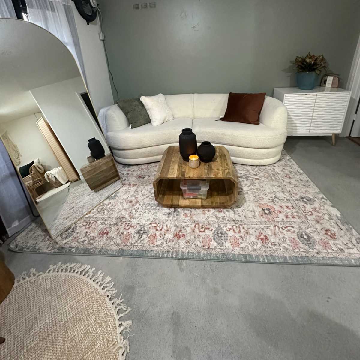 Intimate flex space/ studio 3 minutes from the beach. Very peaceful and ...