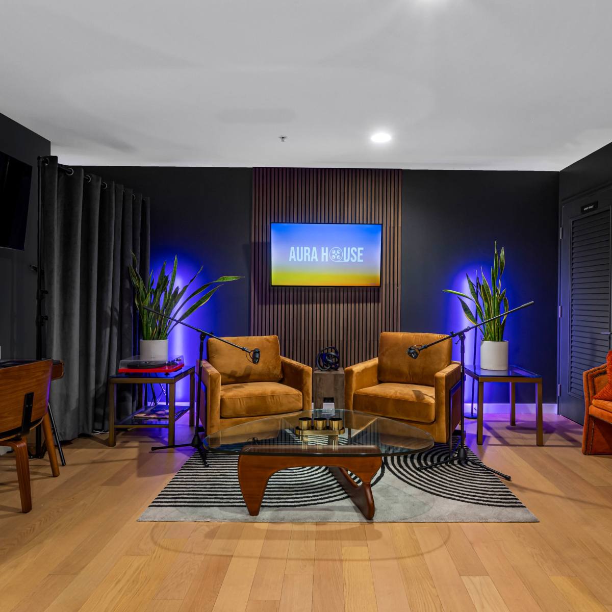 Stunning Downtown Production & Podcast Studio EQUIPMENT INCLUDED, Los ...