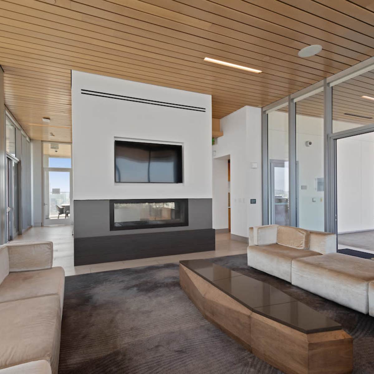 Gorgeous Rooftop Lounge w/ LA Skyline View, Los Angeles, CA | Event ...