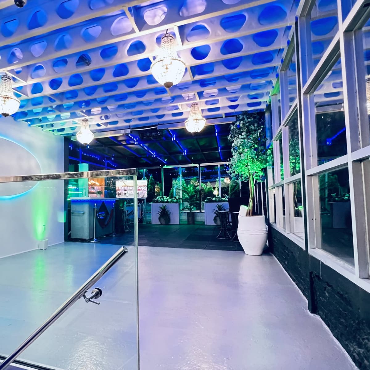 Commissary Kitchens License (H26) w/ ROOFTOP venue available, Ozone ...