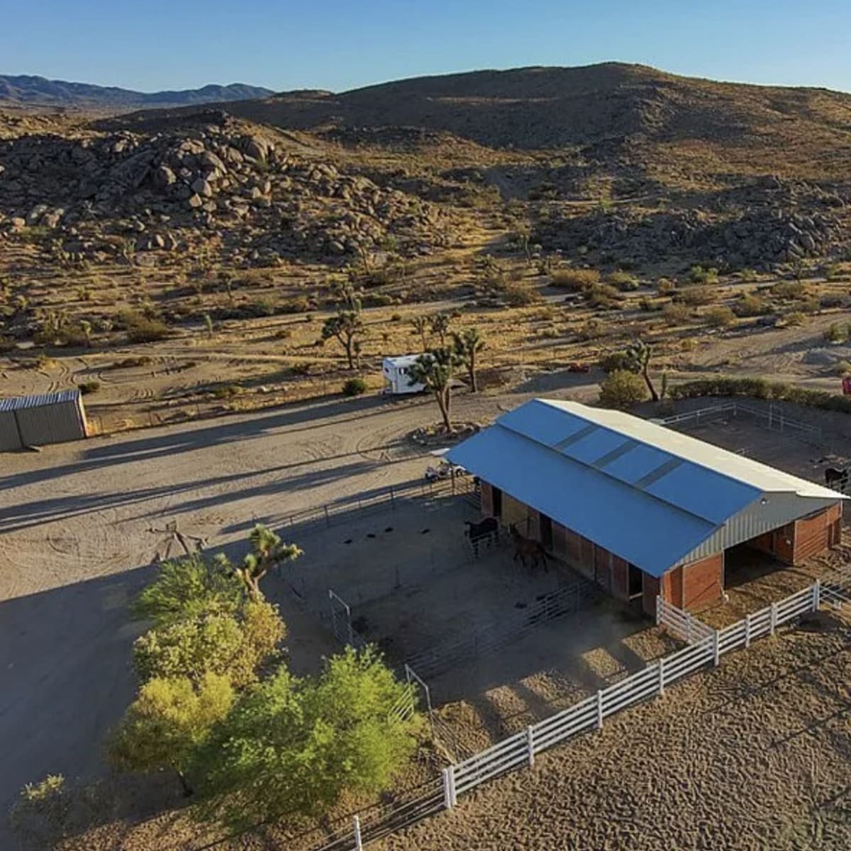 10 Acre Ranch with a Boulders, Joshua Trees Stables, Yucca Valley, CA ...
