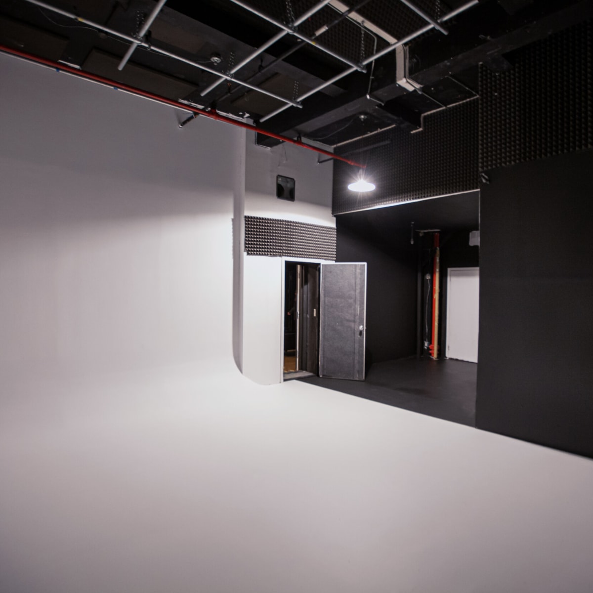 Midtown - White Cyc Stage, New York, NY | Production | Peerspace