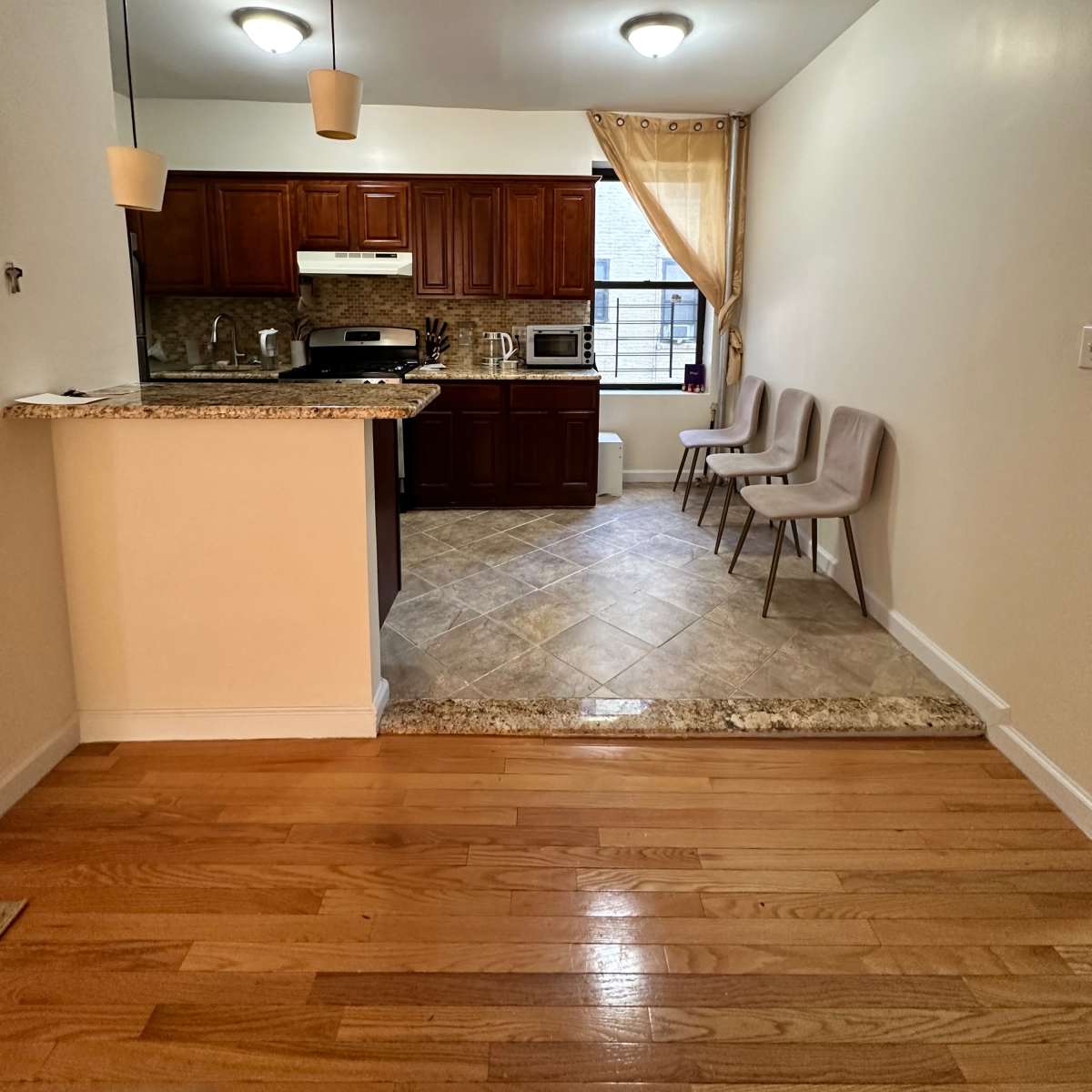 Spacious rooms w/Natural light & movable furniture, New York, NY ...