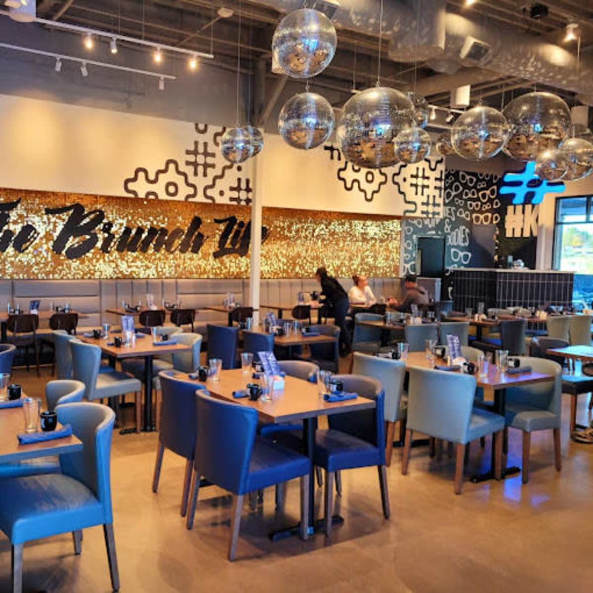 Full restaurant with kitchen, bar, DJ booth and Patio! Alliance town ...