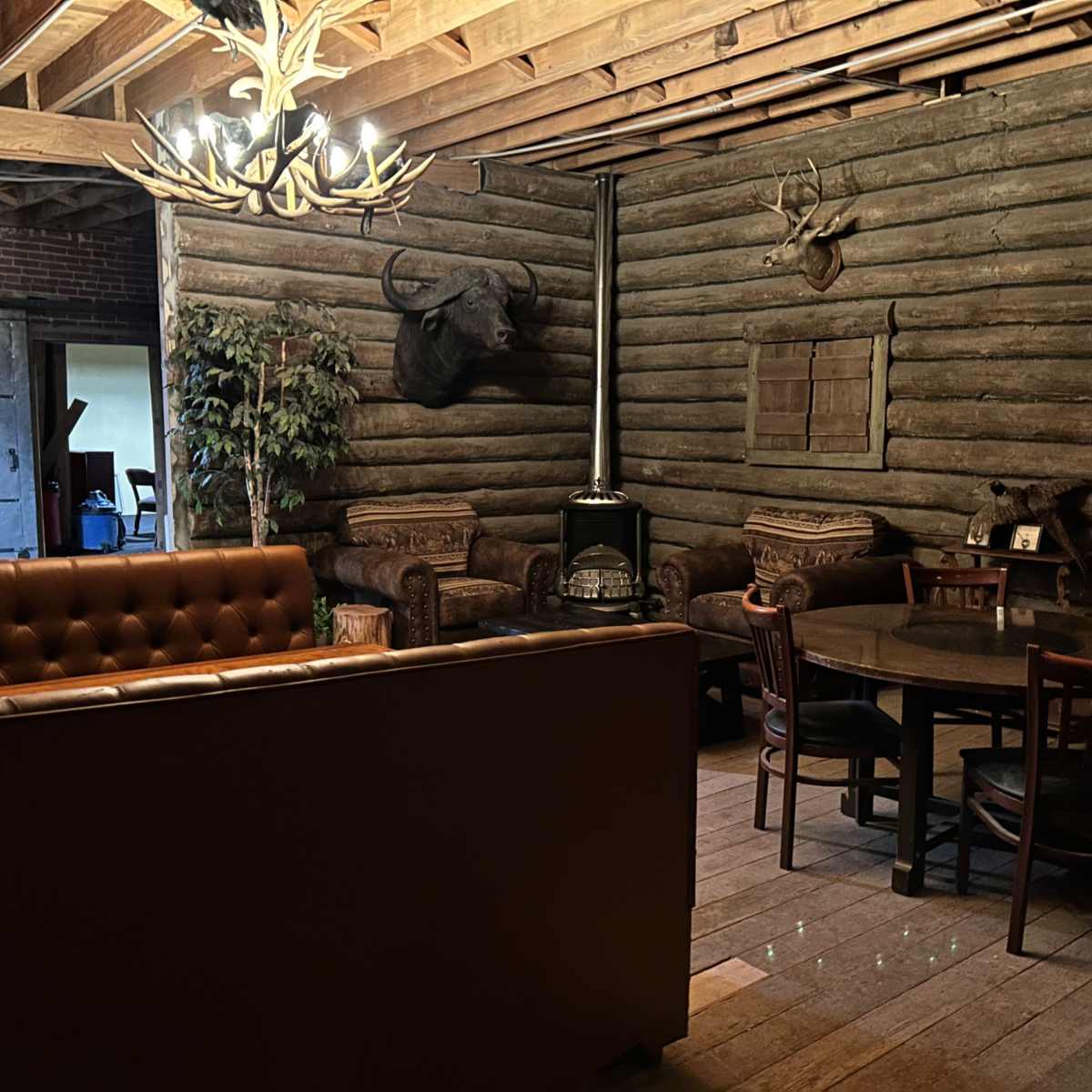 Rustic bar dive bar standing sets, Los angeles, CA | Production | Peerspace
