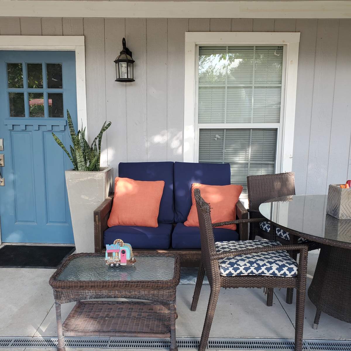 Fully furnished house with extensive outdoor seating,pool, jaccuzi ...