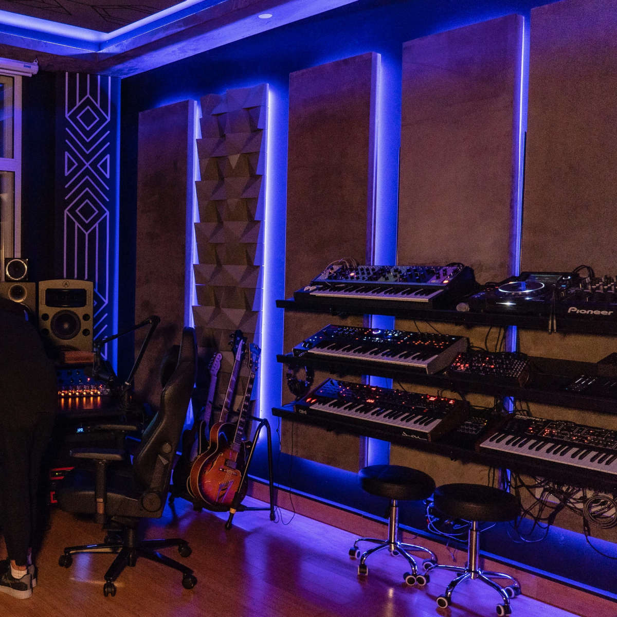 Sleek and Futuristic Music Studio Hidden in the Heart of Brooklyn ...