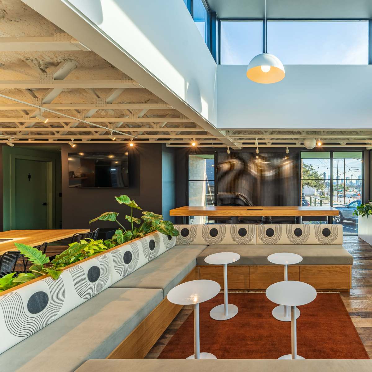 Newly Built! Mins to Downtown on S Lamar! Chic Modern Industrial Loft ...