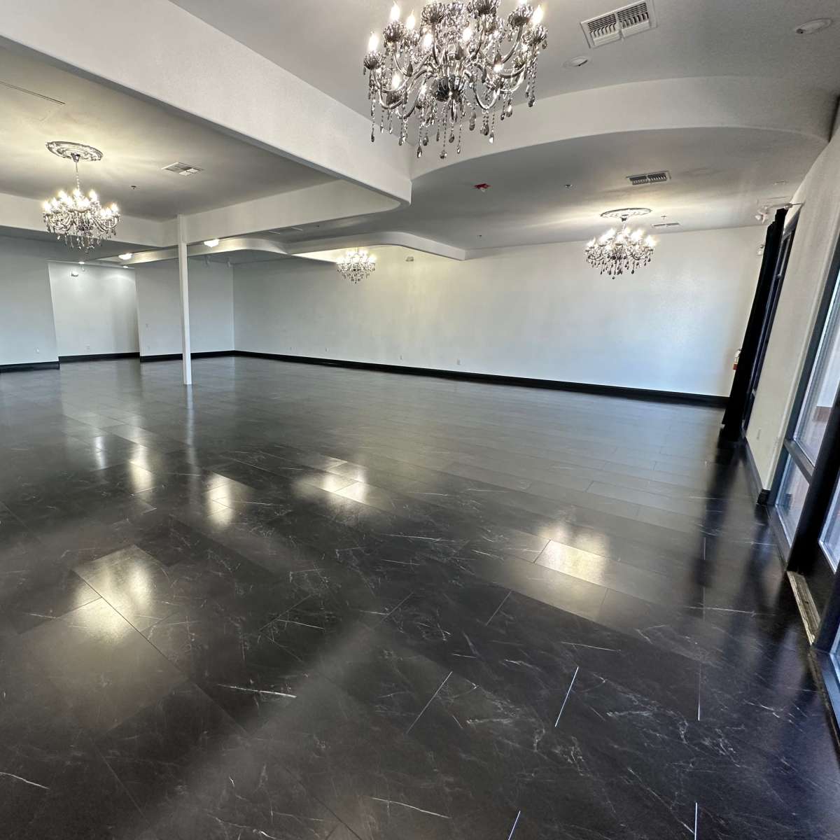 Modern Chandelier Ballroom, Las Vegas, NV | Event | Peerspace