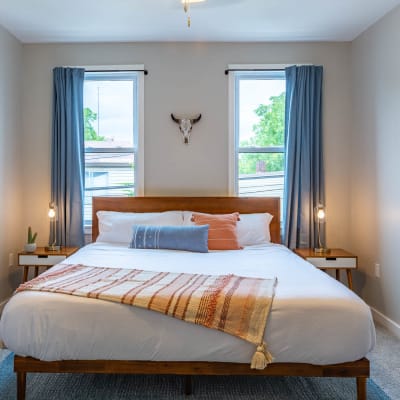 Sheek Boho Inspired Rowhouse w 2 King Beds / Large dining / Family ...