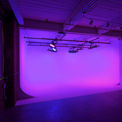 100 Sutton Studios | Amazing Fully Lit 3 Wall Cyc Prelit w RGB LED ...