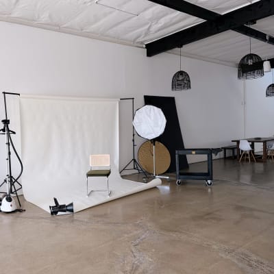 Bright, spacious & pretty warehouse with full photo studio setup ...