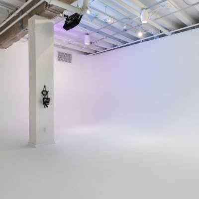 PRE-LIT (RGB) WHITE CYC STUDIO | PRIVATE HAIR, MAKEUP AND VANITY SPACE ...