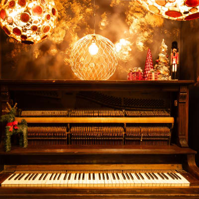 Incredible Studio with Multiple Themed Rooms. Christmas sets are ...