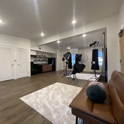 South Side Photo Studio, Chicago, IL | Production | Peerspace