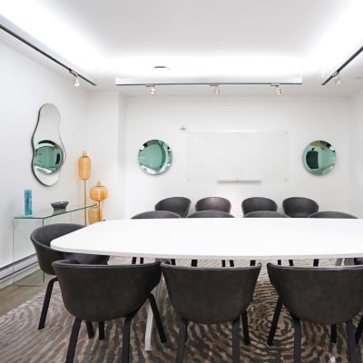 The Circle - Creative Conference Room with TV & Whiteboard Wall, New ...