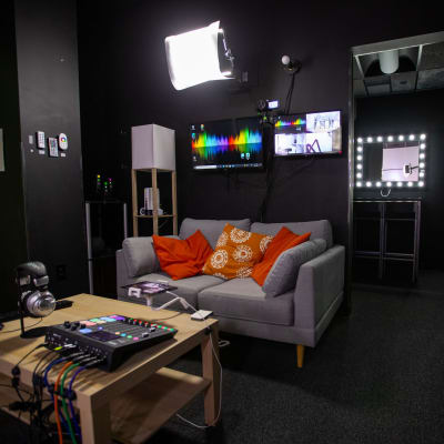 The Podcast Lounge, Pittsburgh, PA | Production | Peerspace