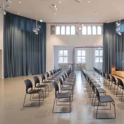 Spielfeld Digital Hub | Geräumiger Veranstaltungsraum mit natürlichem ...