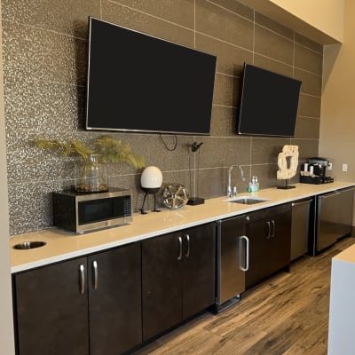 Stunning, Modern Clubhouse w/ Kitchen & Pool Table, Littleton, CO ...