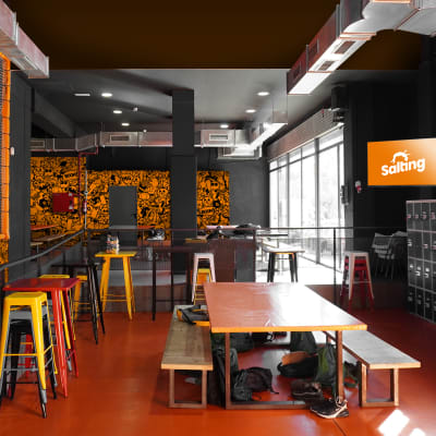 Salting L’Hospitalet | Centro polivalente con camas elásticas en ...