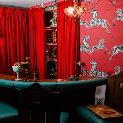 Retro-chic House of Glamour & Vintage Motorcycles and Cars in ...