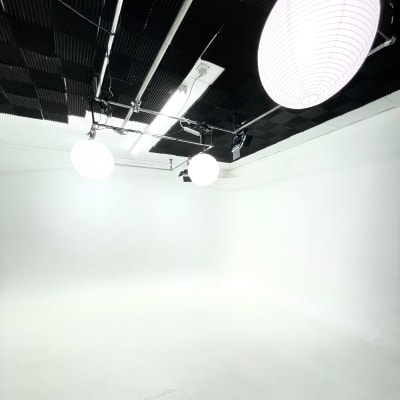Black and White Studio with Free Lighting | Lounge and Free Private ...