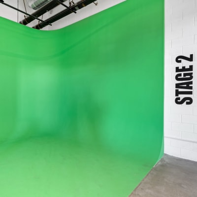 HIGH-END PHOTO/VIDEO STUDIO | OVERSIZED CYCLORAMA, GREEN SCREEN | HAIR ...