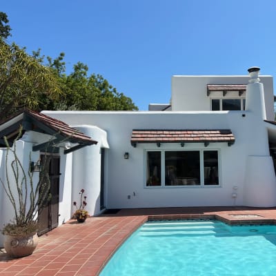KIVA House - Desert Southwestern Style White Adobe - Outdoor Space with ...