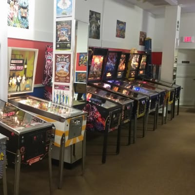 Retro arcade - 1980's/90's vintage video and pinball arcade and game ...