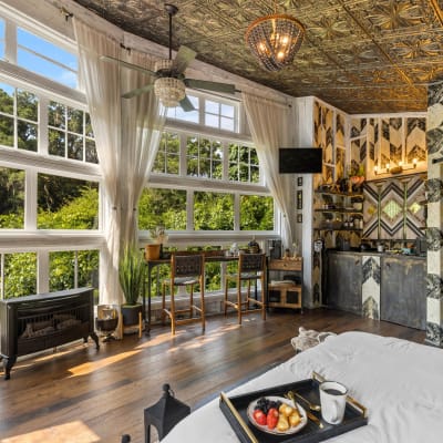 Boho Treehouse surrounded by nature on tranquil Wadmalaw Island ...