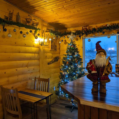 Rustic Clubhouse/studio with a cottage feel, DUNDAS | Event | Peerspace