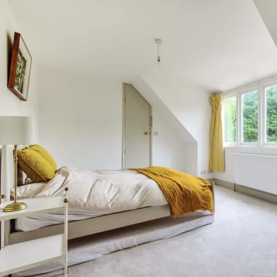 Spacious Sandstone Manor Country home, Hartfield | Production | Peerspace