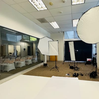 Pasadena Two wall CYC photo studio, pasadena, CA | Production | Peerspace