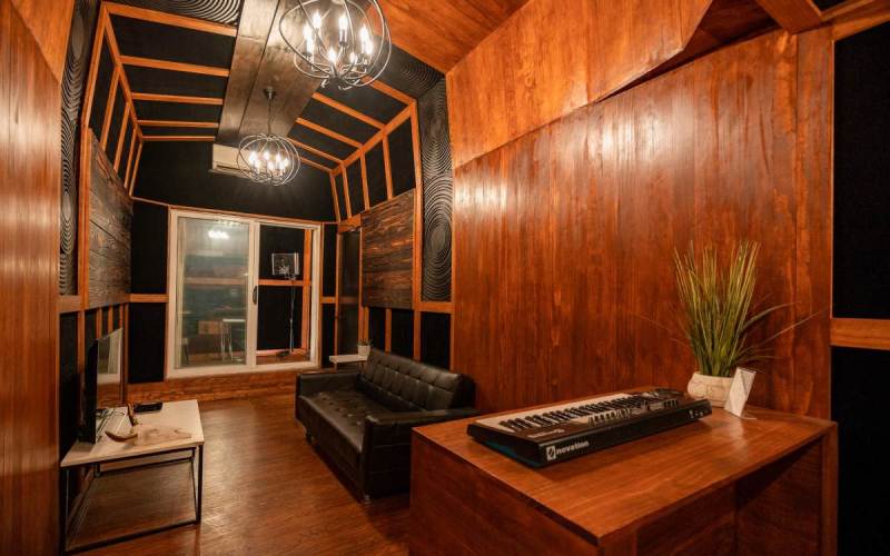Modern & Renovated Industry 300 sqft Recording Studio And Rental, Los ...
