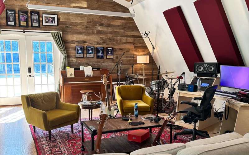 Electric and creative barn conversion and carriage house, with ...