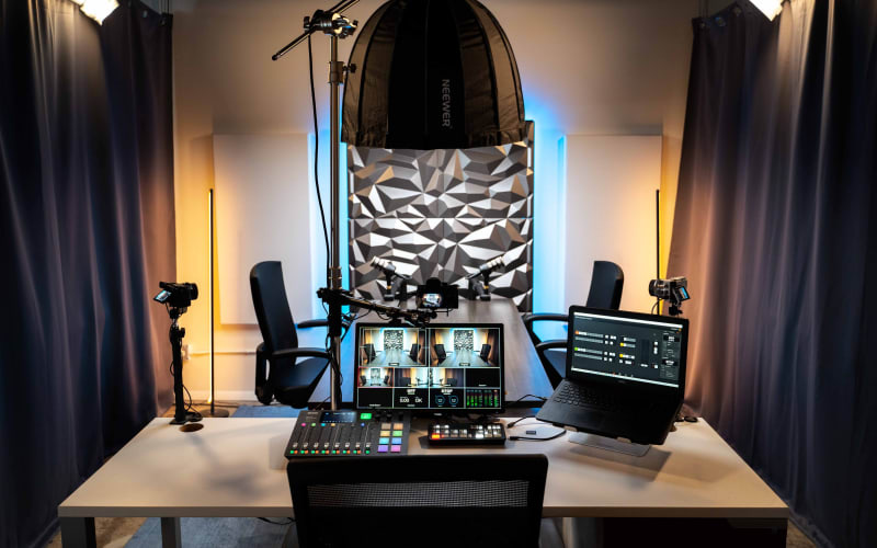Innova Digital | Beautiful Video Podcasting Studio in Lakeview, Chicago ...