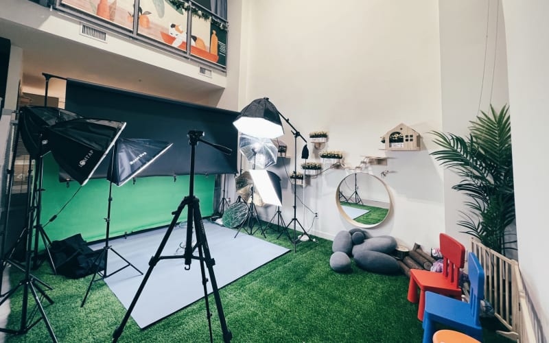 Professional Photo Loft in Richmond, Richmond | Production | Peerspace