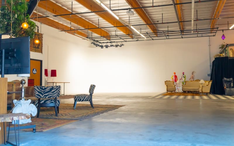 Awesome Westside Video & Photo Studio - 25ft Cyc Wall + Variety of ...