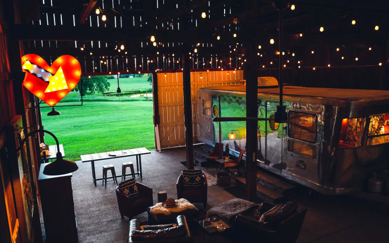 Picturesque Rolling Hills Farm and High-End Barn, Springfield, TN ...