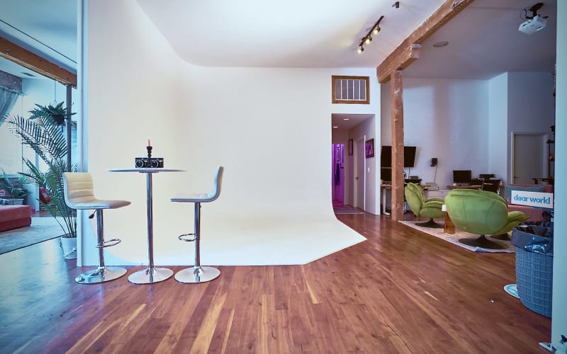Cyc wall, studio and colorful downtown loft with natural light, Salt ...