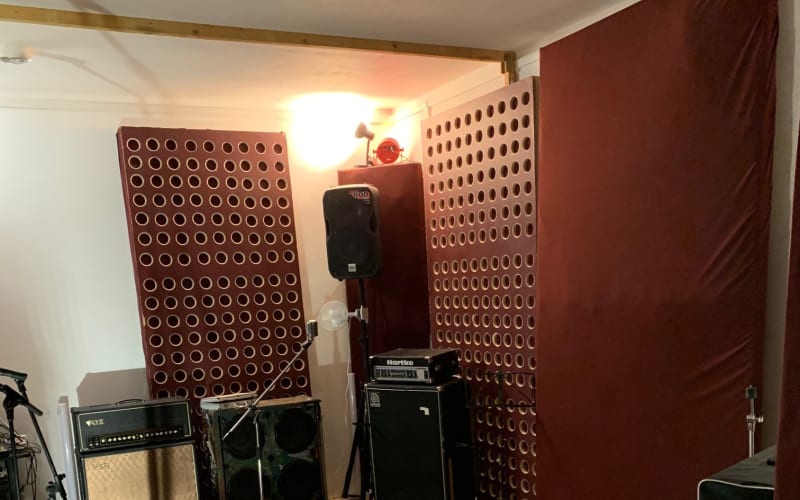 Studio d'enregistrement de musique 24 pistes, bien insonorise avec un ...