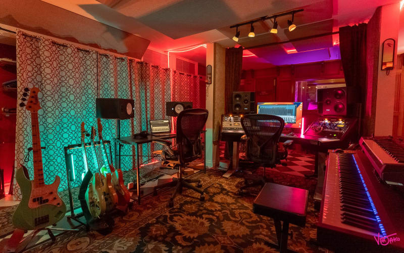 Boutique Recording Studio Nestled In A 1930s Mansion On The Hollywood ...