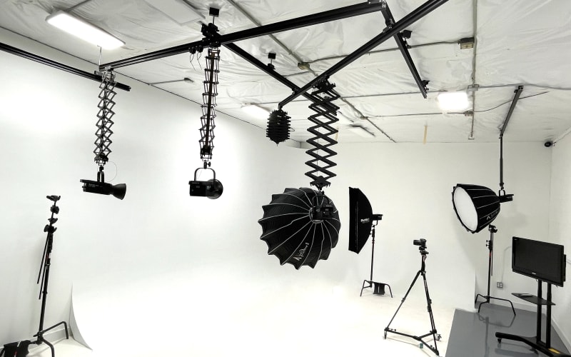 Commercial Photo & Video Studio with Cyc Wall, Green, Grey, Black ...