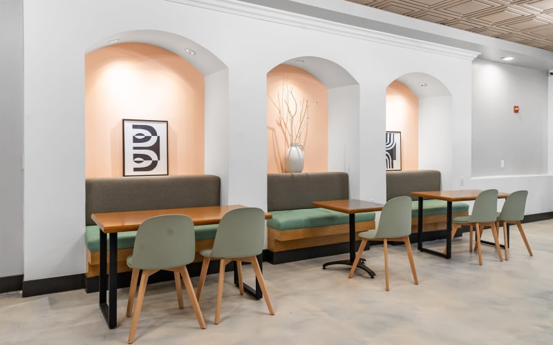 Coffee Shop And Indoor/outdoor Seating Area (Spacious And Modern), Los ...