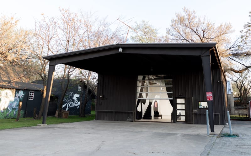 Vibrant Retro meets Modern Dallas Photography Studio and Creative Space ...