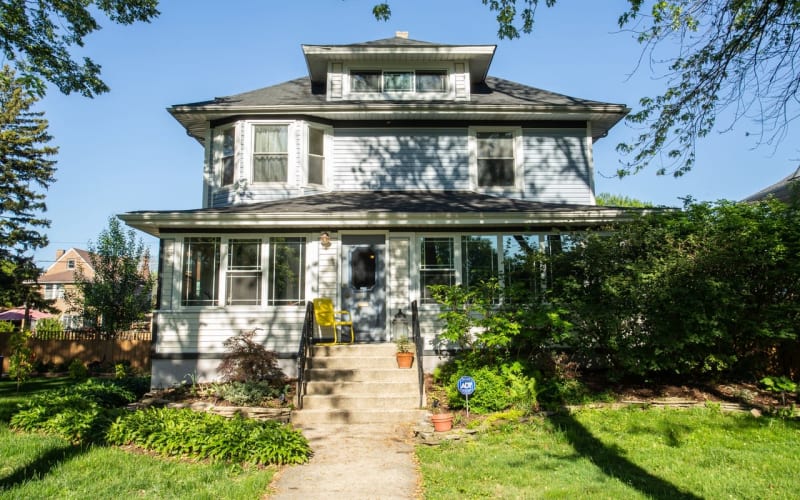 1906 Large Old House with a Huge Pool, Berwyn, IL | Production | Peerspace