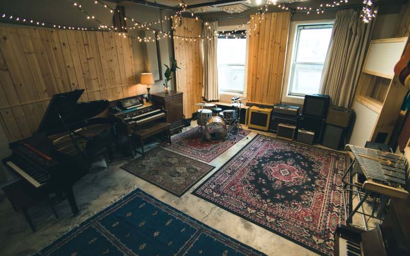 Full-fledged recording studio with spacious loft for music or non-music ...